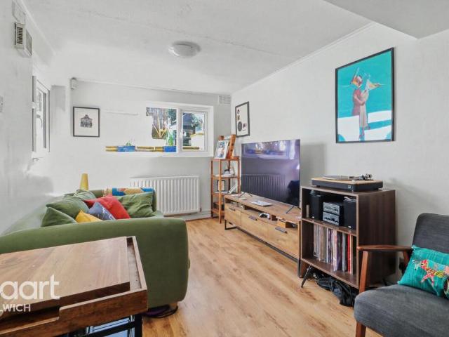1 bedroom maisonette for sale