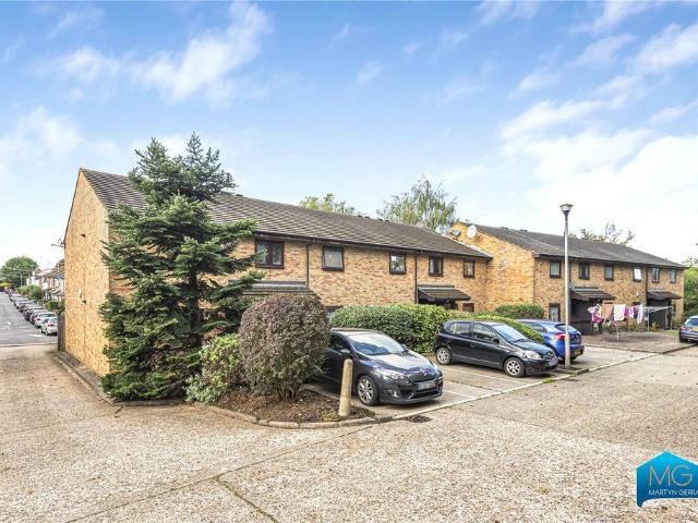 1 bedroom maisonette for sale