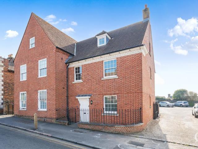 1 bedroom maisonette for sale