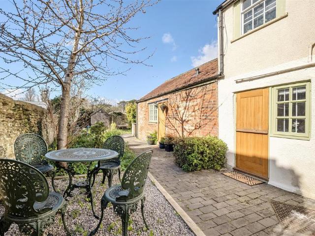 1 bedroom maisonette for sale