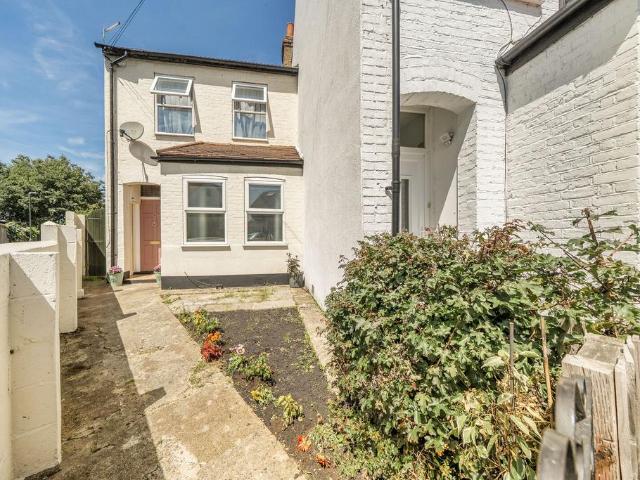 1 bedroom maisonette for sale