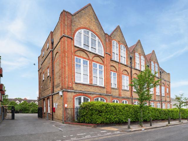 1 bedroom maisonette for sale