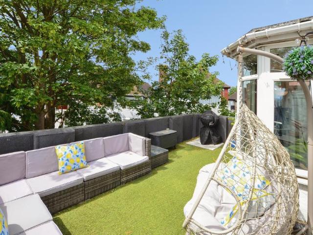 1 bedroom maisonette for sale