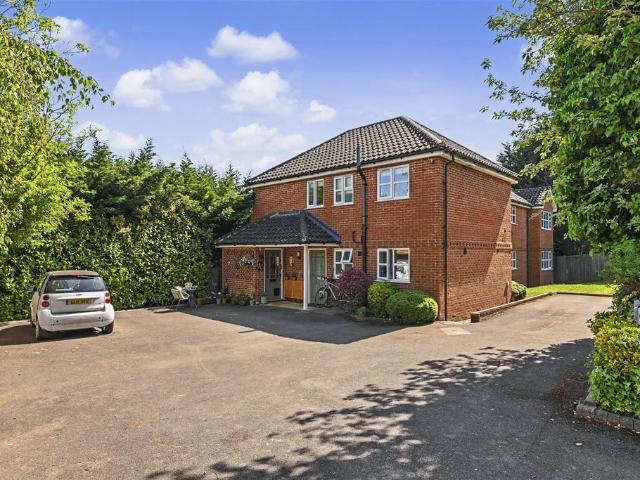 1 bedroom maisonette for sale