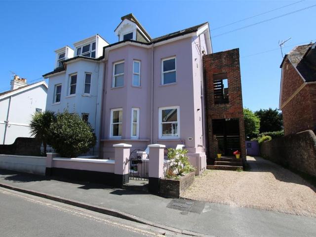 1 bedroom maisonette for sale