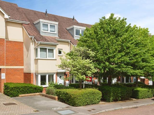 1 bedroom maisonette for sale