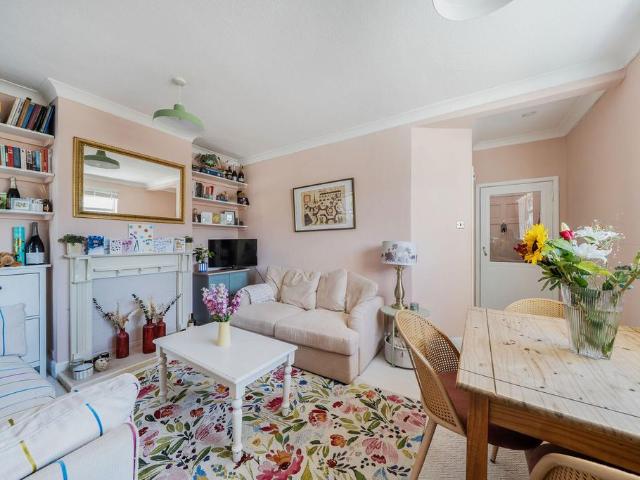 1 bedroom maisonette for sale