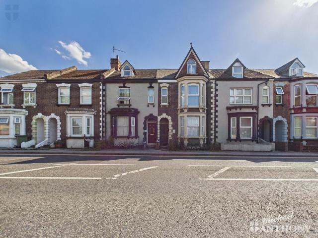 1 bedroom maisonette for sale