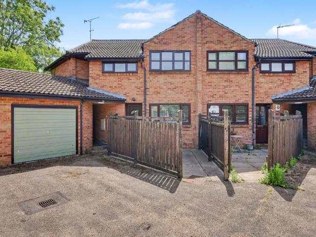 1 bedroom maisonette for sale
