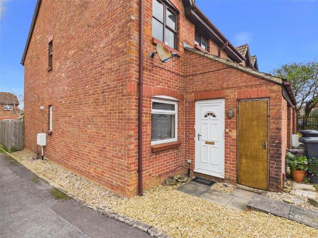 1 bedroom maisonette for sale