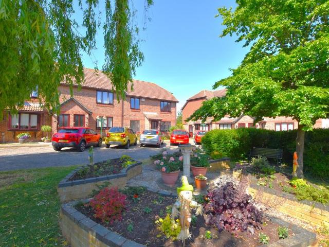 1 bedroom maisonette for sale