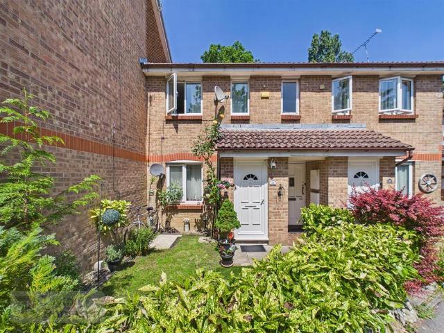 1 bedroom maisonette for sale