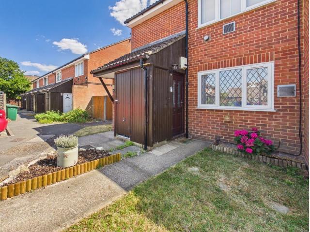 1 bedroom maisonette for sale