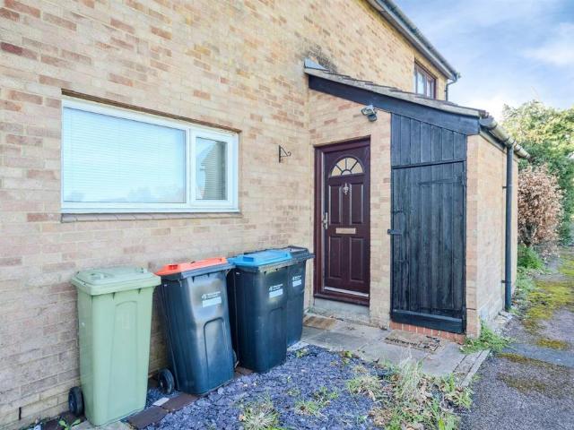 1 bedroom maisonette for sale