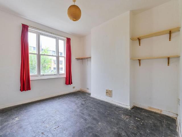 1 bedroom maisonette for sale