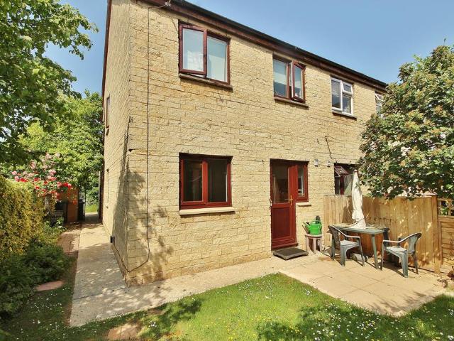 1 bedroom maisonette for sale