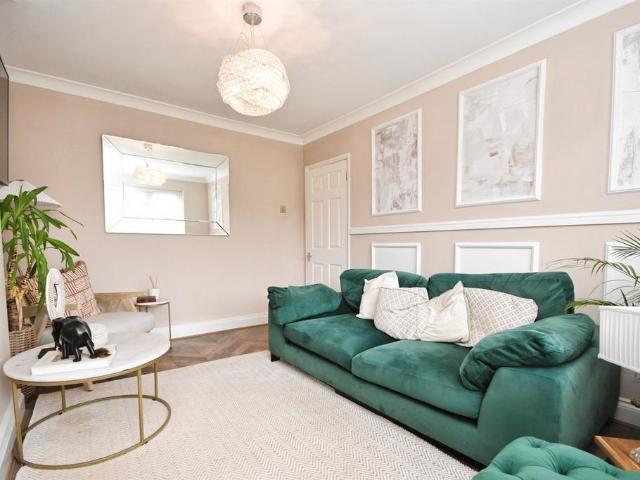 1 bedroom maisonette for sale