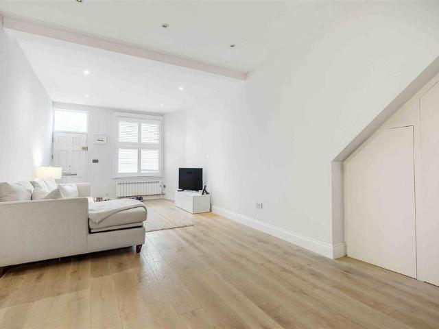 1 bedroom maisonette for sale