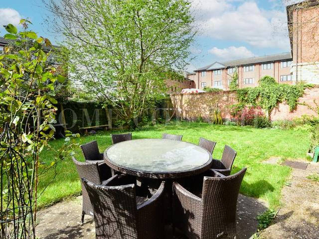 1 bedroom maisonette for sale