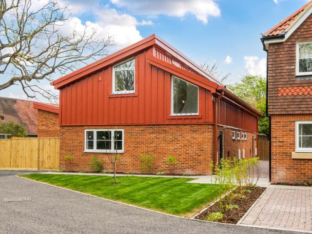 1 bedroom maisonette for sale