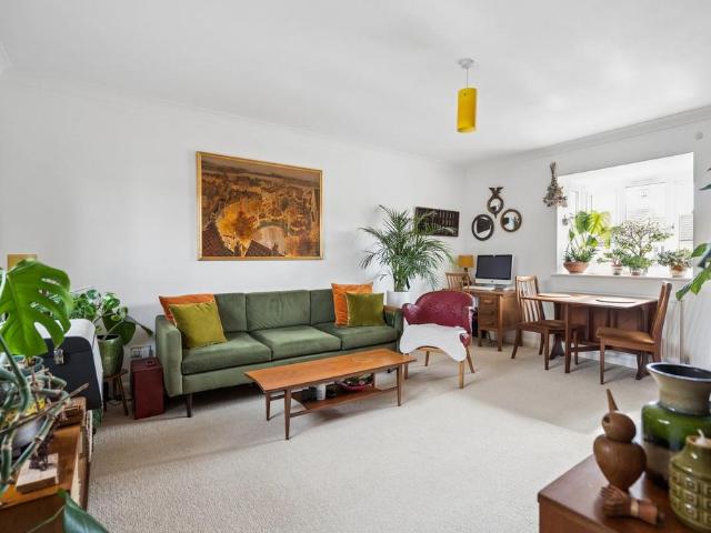 1 bedroom maisonette for sale