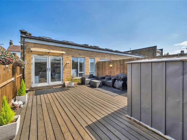 1 bedroom maisonette for sale
