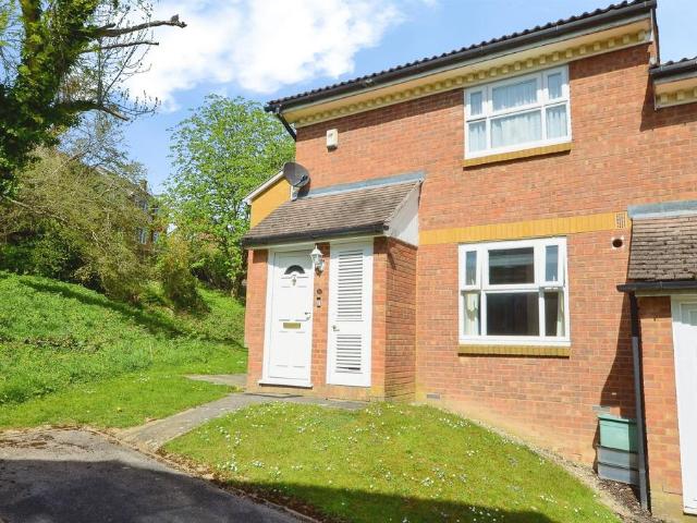 1 bedroom maisonette for sale