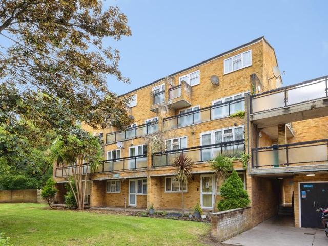 1 bedroom maisonette for sale