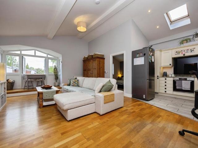 1 bedroom maisonette for sale