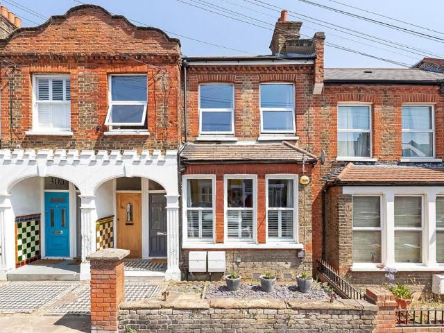 1 bedroom maisonette for sale