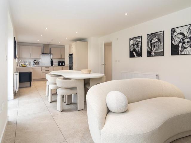 1 bedroom maisonette for sale