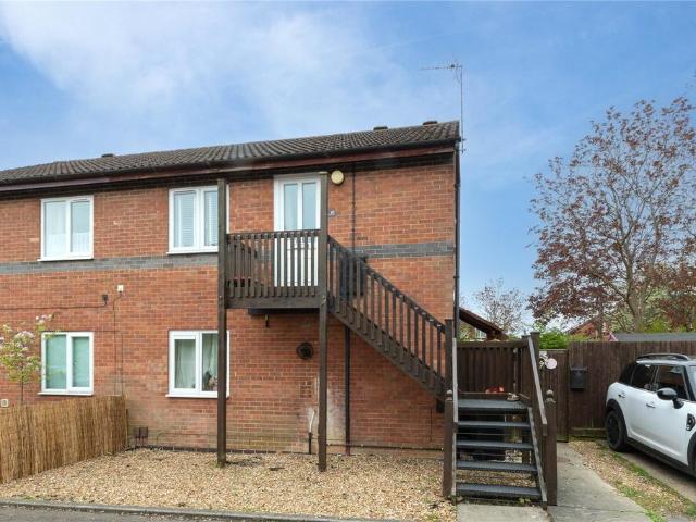 1 bedroom maisonette for sale