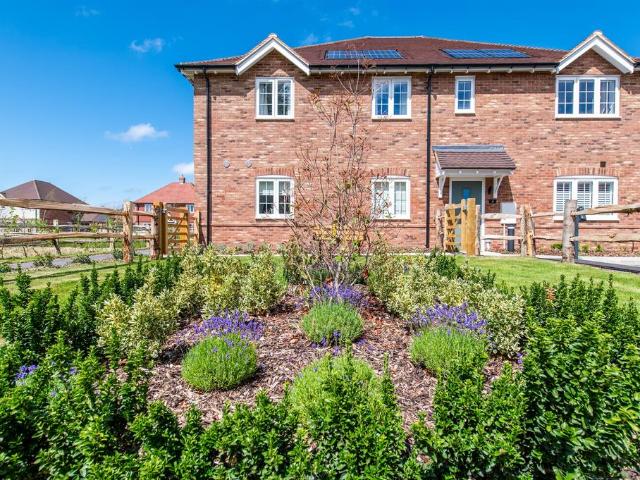 1 bedroom maisonette for sale