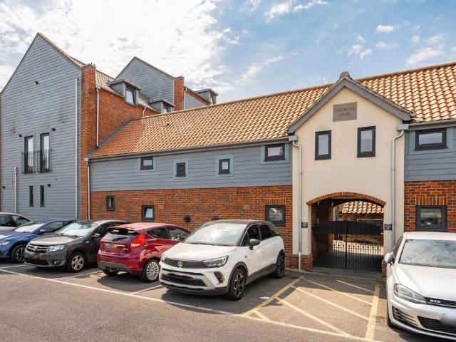 1 bedroom maisonette for sale