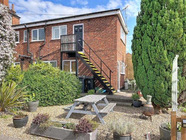 1 bedroom maisonette for sale