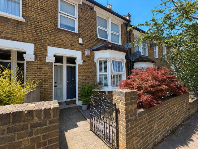 1 bedroom maisonette for sale
