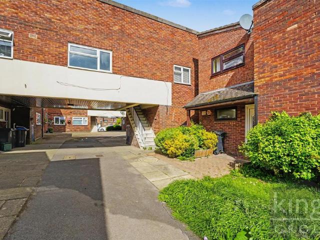 1 bedroom maisonette for sale