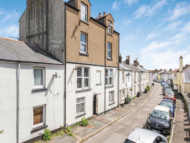 1 bedroom maisonette for sale