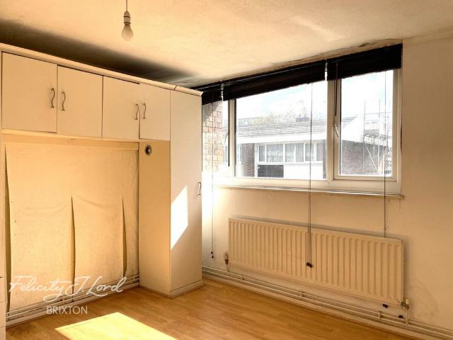 1 bedroom maisonette for sale
