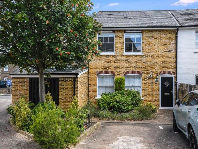 1 bedroom maisonette for sale