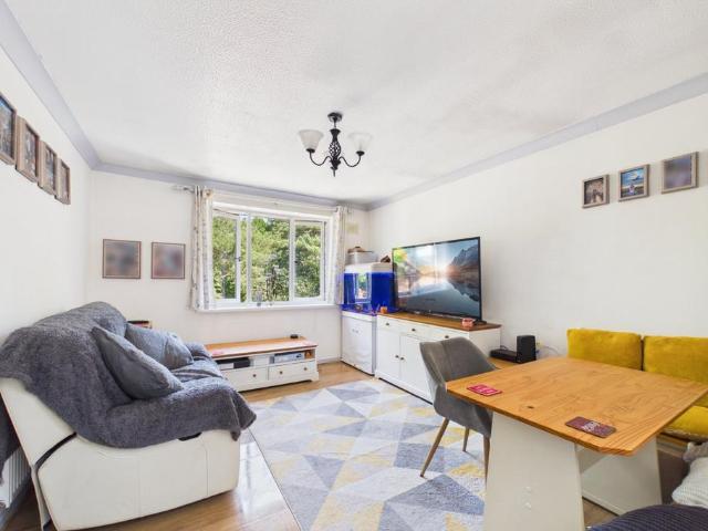 1 bedroom maisonette for sale