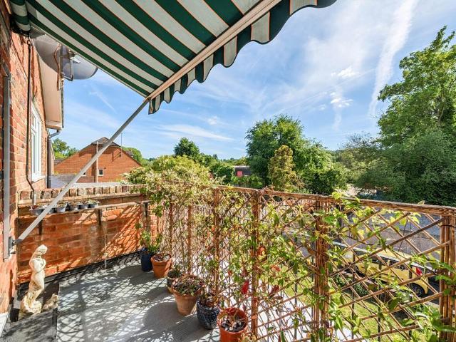 1 bedroom maisonette for sale