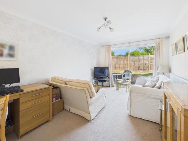 1 bedroom maisonette for sale