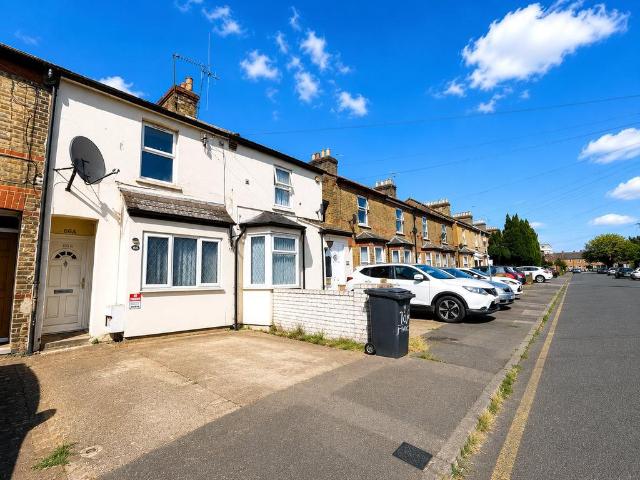 1 bedroom maisonette for sale