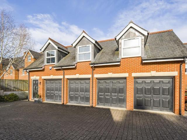1 bedroom maisonette for sale