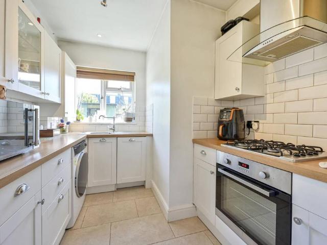 1 bedroom maisonette for sale