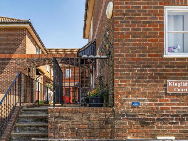 1 bedroom maisonette for sale