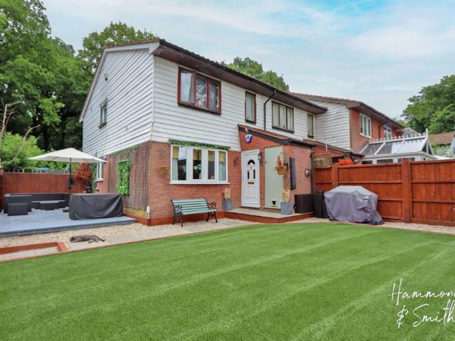 1 bedroom maisonette for sale