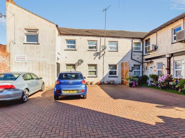 1 bedroom maisonette for sale