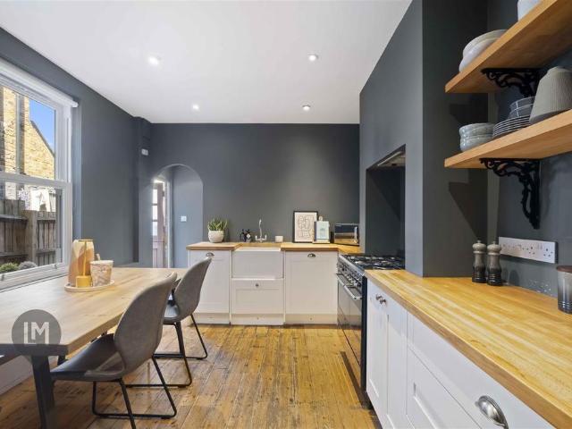 1 bedroom maisonette for sale